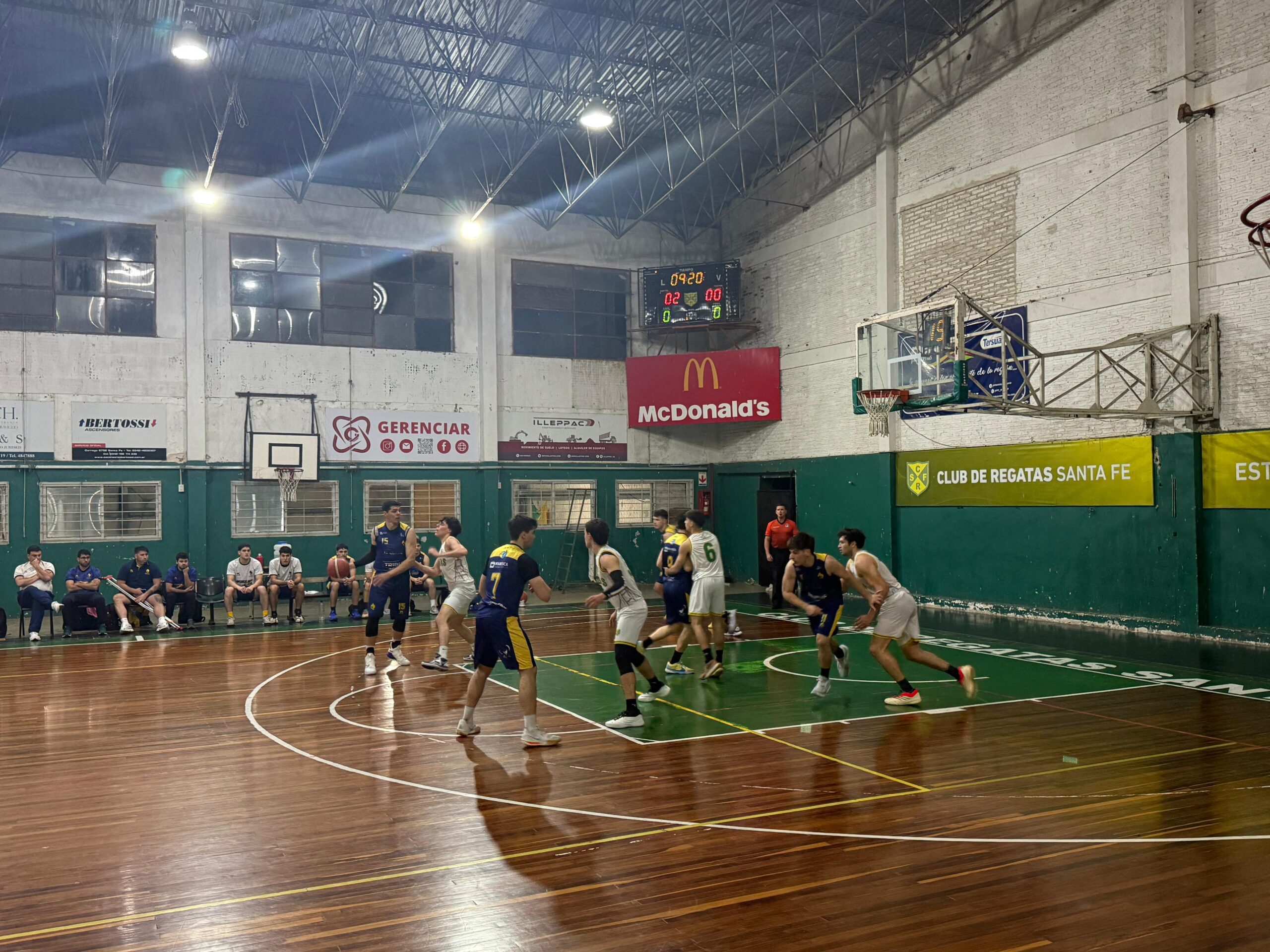 A1 - EL TIBURÓN FESTEJÓ EN AGUAS AJENAS - BASQUETBOLEANDO.com